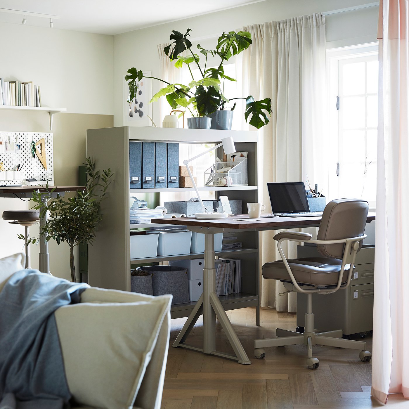 IDÅSEN desk sit/stand brown/beige - IKEA